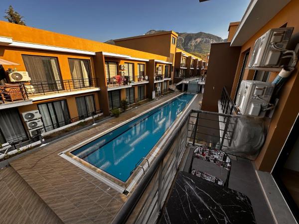 Girne Kavala Life Village 2 Bedroom Swimming Pool - ケリネイア