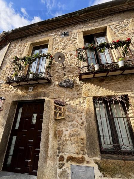 Las Cuatro Calles Bis - Piedralaves