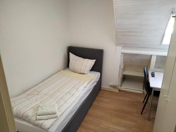 Zentrale 3 Zimmer Unterkunft Mit Parkplatz - Neumünster