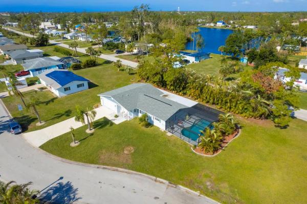 Salt Water Heated Pool In Englewood - Englewood, FL