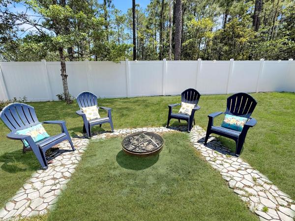 Shadow Lakes Retreat~central Location To Beaches, Golfing, Southport Ferry - Oak Island, NC
