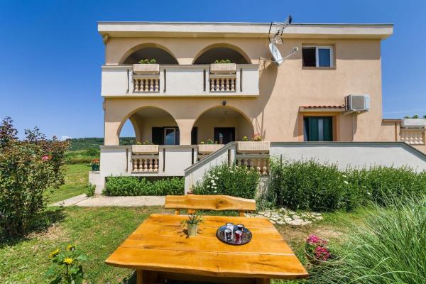 Apartments For Families With Children Ljubac, Zadar - 24394 - Isla Dugi