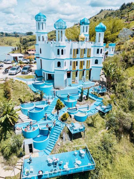 Hotel Y Termales Castillo Del Lago Guatape - El Peñol