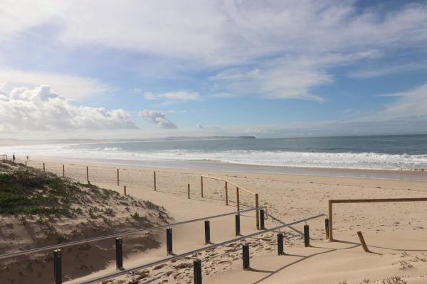 The Beach Shack - Across From Beach - Newcastle
