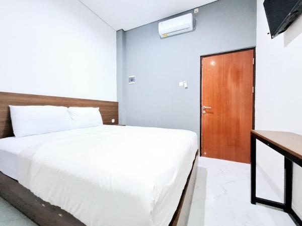 Tentram Guesthouse Near Amikom Mitra Reddoorz - Yogyakarta