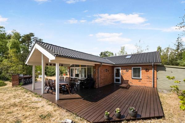Cozy Newer Large Holiday Home In Snogebæk - Bornholm
