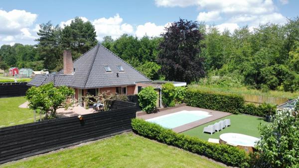 Forest Villa With Shared Pool & Eco Wellness - Baarn