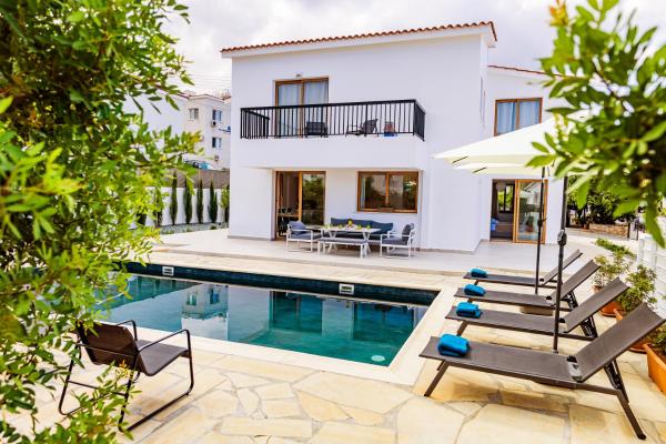 Villa Cloxania Coral - Paphos