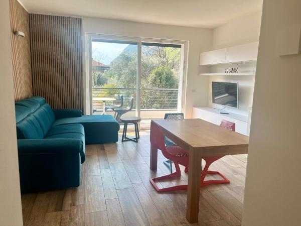 Emma‘s Riva-dream - Sonnige 2-zimmer-wohnung Mit Garage Und Balkon In Riva Del Garda - Riva del Garda