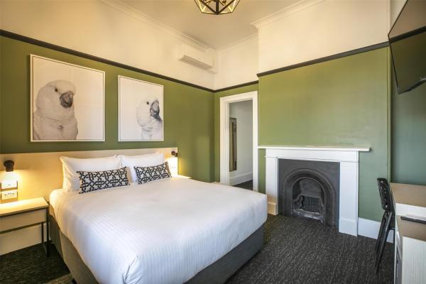 Nightcap At Exeter Hotel - Adelaide