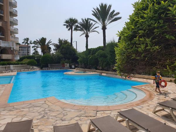 Agréable Appartement Dans Une Résidence De Vacances Avec Terrasse Et 2 Piscines, Au Bord De La Plage Du Midi - Théoule-sur-Mer
