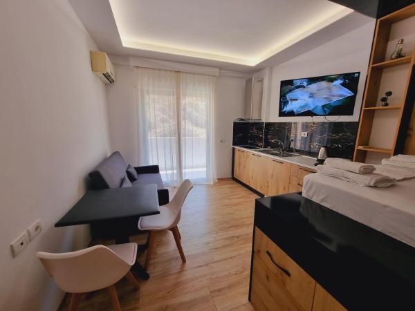 Teo's Deluxe Studios - Vlorë