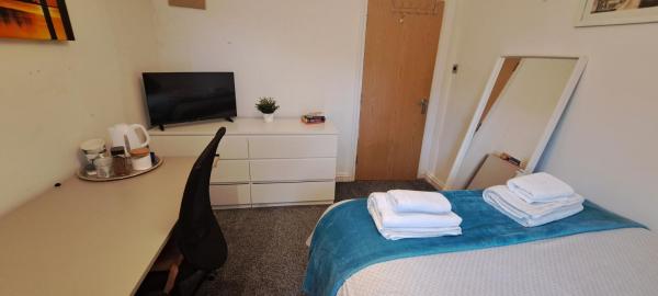 Double Rooms Near Bournemouth Hospital Ensuite Or Shared Bathroom Options - Boscombe