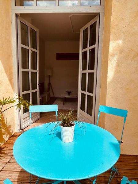 Appartement 2 Chambres Avec Terrasse Dans Une Cour Privée - Villeneuve-lès-Avignon