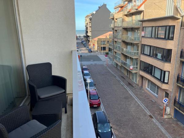 New Haven 402 Met Zijdelings Zeezicht In Nieuwpoort-bad - Nieuwpoort