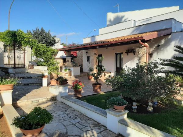 Casetta Dei Nonni Con Giardino, By Apuliahome - Parabita