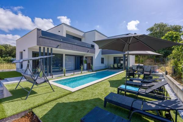 Villa Samara With Pool - Happy Rentals - Peroj