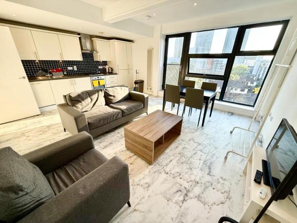 Entire Flat With 2x Bedrooms, 2x Bathrooms And A Big Living Room In The Olympic Park And Westfield At Stratford - Ilford