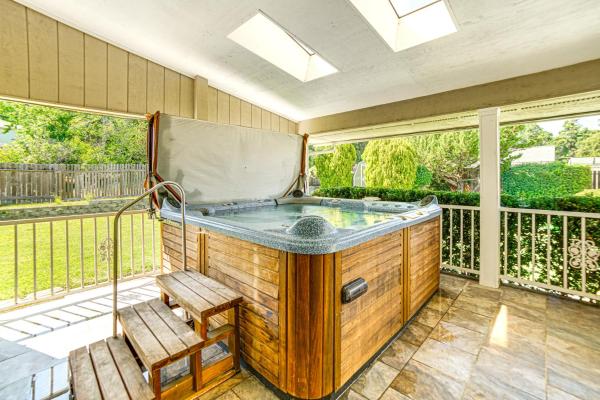 Steps To Clear Lake Hot Tub Haven In Norcal! - Lakeport, CA