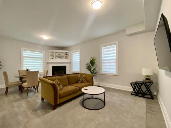 Modernized Heritage Home 2 Br Near Wonderland - Toronto