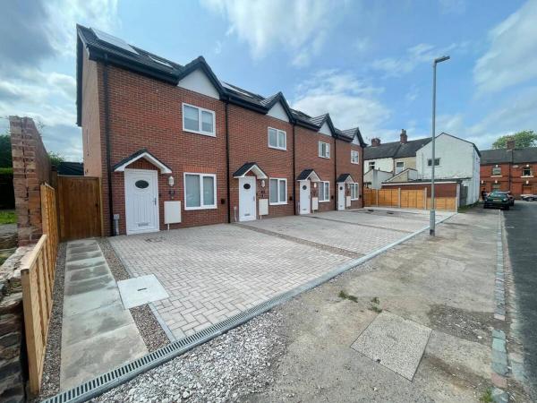 3 Bedroom New House Sleeps 5 With Free Parking & Wifi-a - Newcastle-under-Lyme