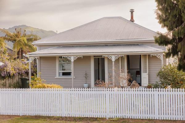 Beautifully Restored Village Villa Retreat - Rotorua