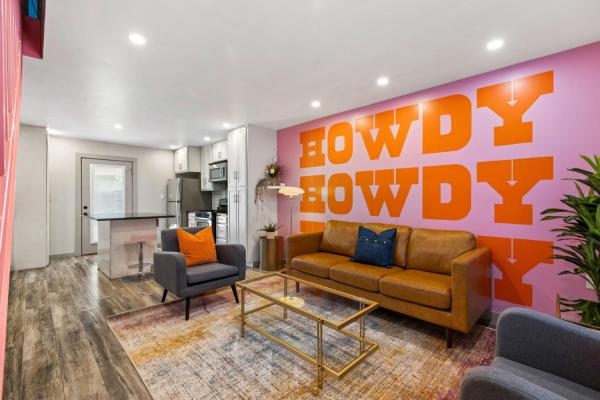 Ladybird Pink Palace Soco Dream Townhome! - Austin, TX