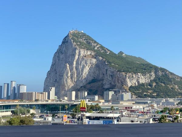 The Rock Views Apartments 1 Min Walking To Gibraltar - Gibraltar