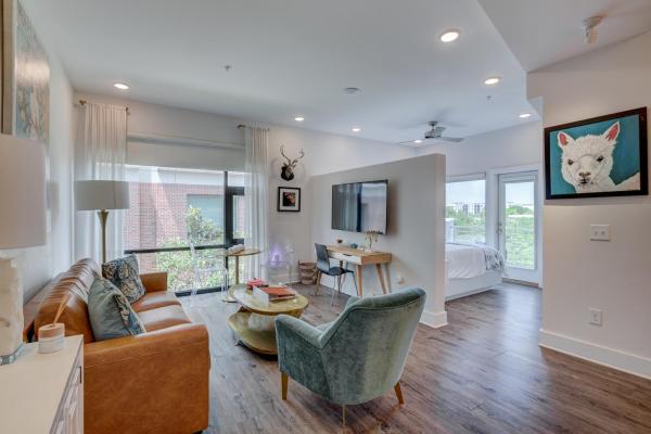 The Hive 202 King With Balcony - Leland, NC