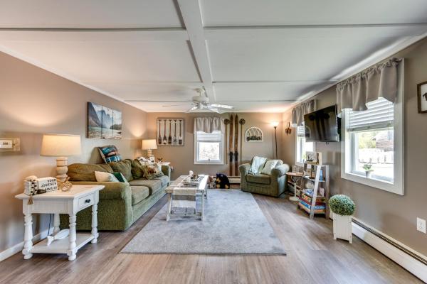 Steps To Crystal Lake Spacious Retreat With Views - Vermont