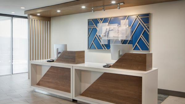 Holiday Inn Express Dallas Market Center By Ihg - Dallas