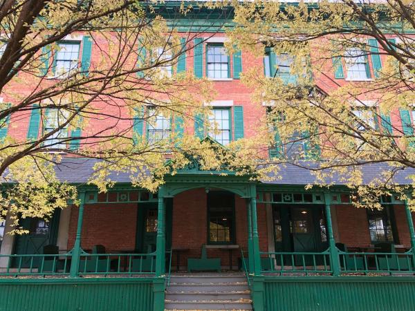 Rogues Harbor Inn - Lansing, NY