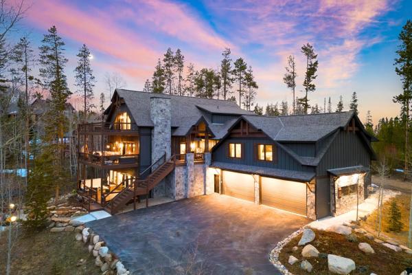 Winterhaven Estate By Avantstay Sleeps 19 Guests Mountain Compound W Views Firepit Hot Tub - Winter Park, CO