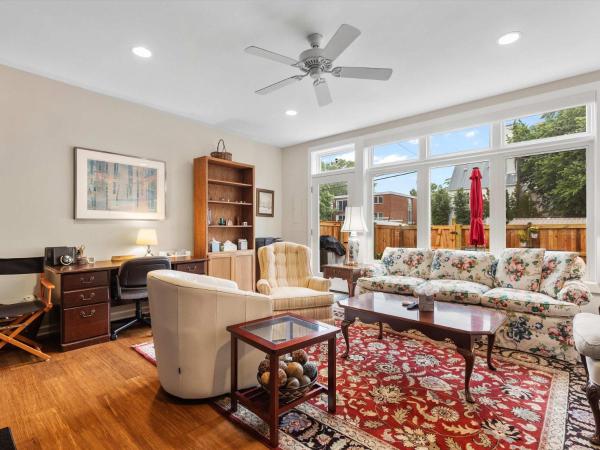 Classy Old Town Getaway 3-br In Perfect Location - Alexandria, VA