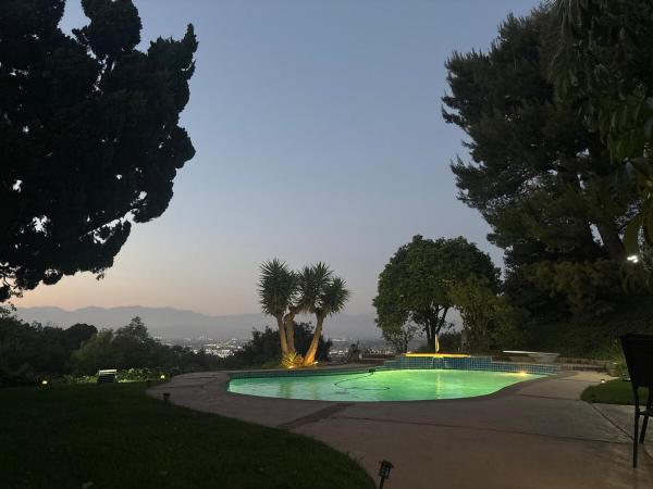 Los Angeles - Centrally Located Between Disneyland Universal Studios Beverly Hills And Downtown La Most Ideal City To Stay With Stunning Views And Heated Pool - El Monte, CA