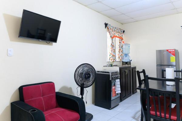 P Apartamentos Petenchel, Por Aeropuerto, Santa Elena, Flores, Peten 2 - San Andrés