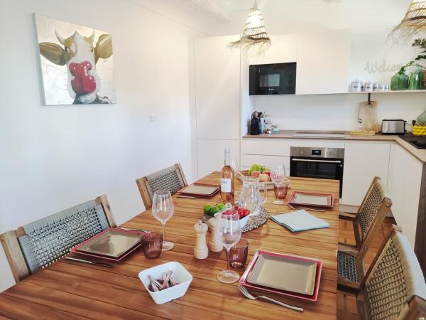 Bel Appartement Plein Centre Avec Balcon, Clim - Le Plan-de-la-Tour