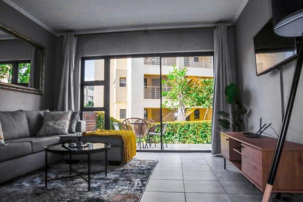 Modern Family Retreat, Fourways, Pool And Wifi - Randburg