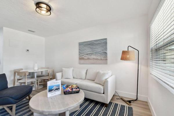 Newly Renovated Treasure Island Getaway - Madeira Beach, FL