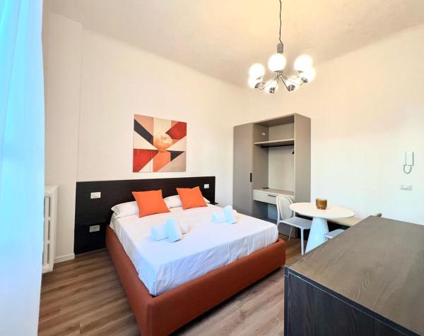 Moon Apartments - The Orange Refuge - Rho