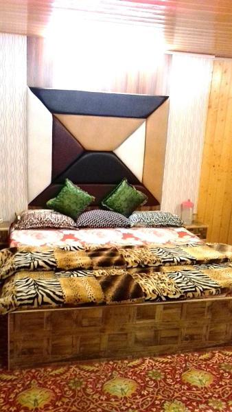 Hotel Momin - Srinagar