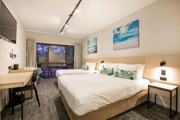 Nightcap At Kawana Waters Hotel - Mooloolaba