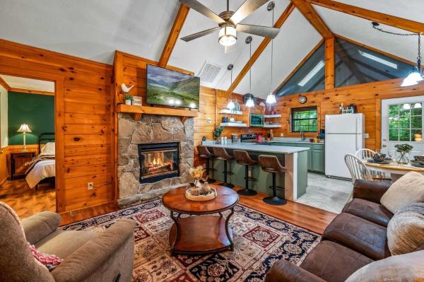 Serene Escape Minutes From Smoky Mountain Fun - The Island in Pigeon Forge, Pigeon Forge