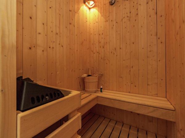 Bungalow With Spa In Wirtzfeld, Cleaning Included - 몽샤우