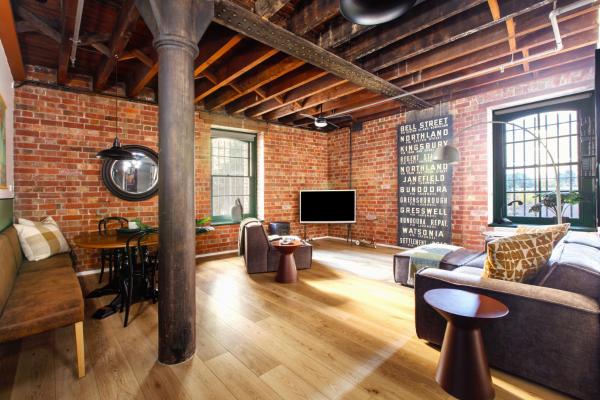 Retro Meets Industrial At Heritage Bond Store - Flinders Street Railway Station - Melbourne