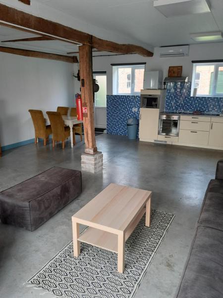 Ruim Driepersoons Appartement - Nederland