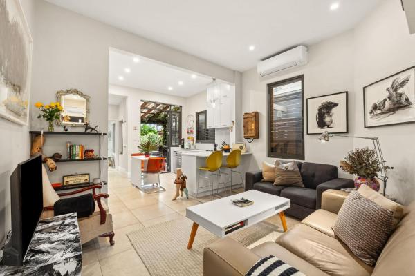 'Gallery Getaway' Newtown - Alexandria Creative Hub - Burwood