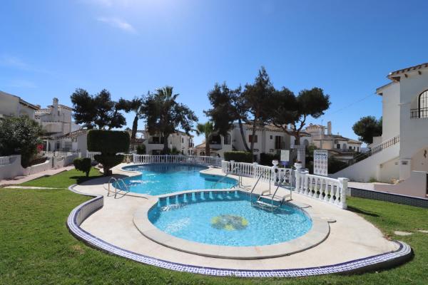 R-1935 Pool And Garden - Torrevieja
