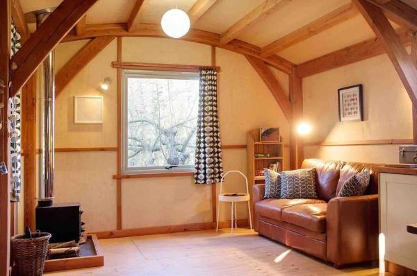 Daisy-a Romantic Logcabin Hiding Amongst The Trees - Exeter