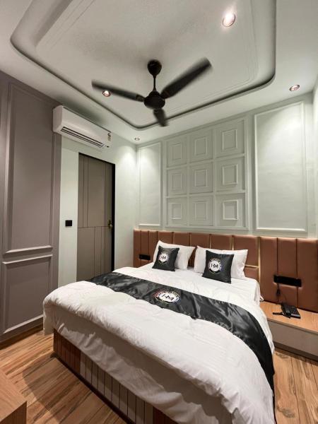 Hotel Maxus - Surat
